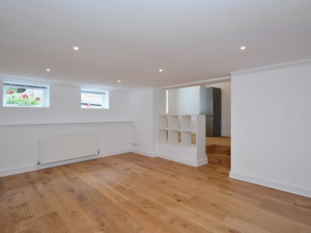 2 Bedrooms Mews for Rent in Craven Mews | Foxtons