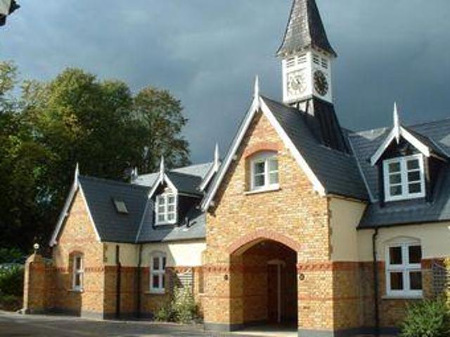 2 Bedrooms Mews house for rent in Kemnal Road, Chislehurst, Kent BR7