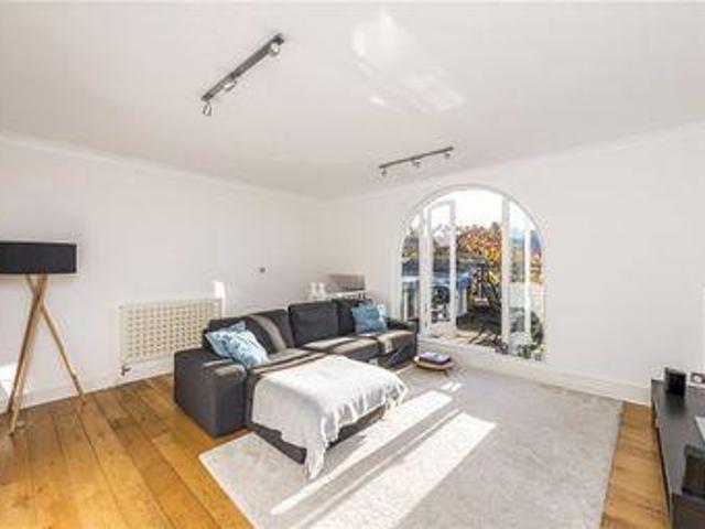 2 Bedrooms Mews house for rent in Marryat Square, Wyfold Road, London SW6