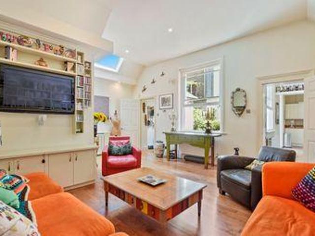 2 Bedrooms Mews house for sale in Harley Place, Marylebone Village, London W1G