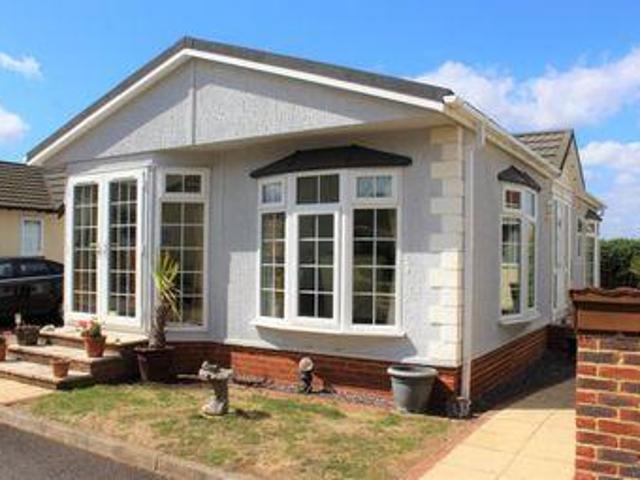 2 Bedrooms Mobile/park home for sale in The Oaks, Surrey Hills Park, Guildford GU3