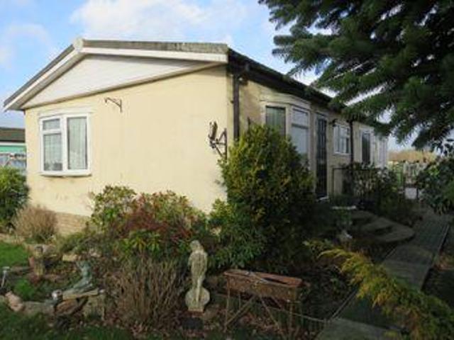 2 Bedrooms Mobile/park home for sale in Cambridge Lodge Park, Bonehurst Road, Horley RH6