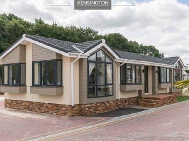 2 Bedrooms Mobile/park home for sale in Emms Lane, Brooks Green, Horsham RH13