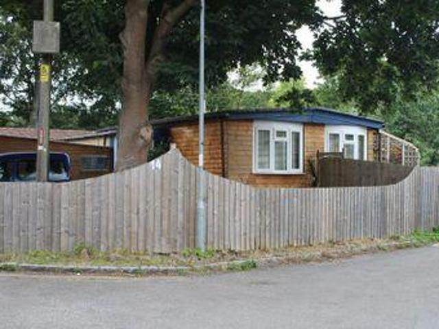 2 Bedrooms Mobile/park home for sale in Rayners Avenue, Loudwater, High Wycombe HP10