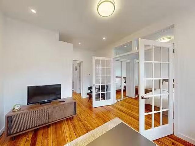 2 Bedrooms at Bethune Street for $6,900 by Aleksandra