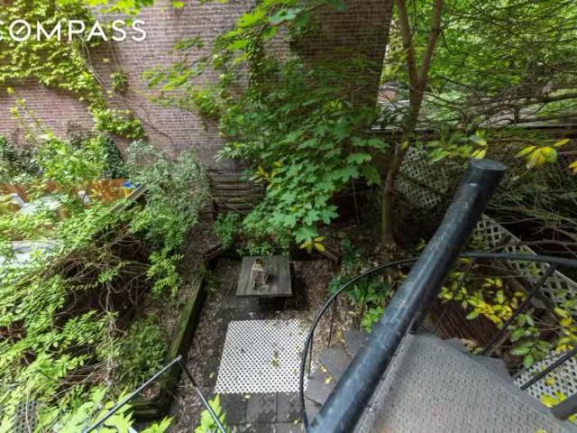 2 Bedrooms at 1384 Lexington Ave for $4,800 by Brett Michaels