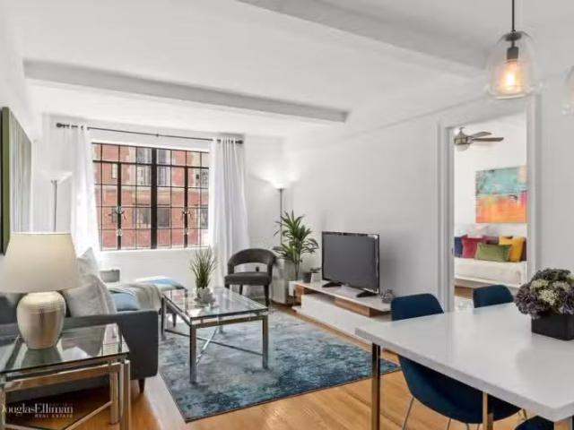 2 Bedrooms at 325 E 41st St for $5,481 $5,904 by Donna Conti