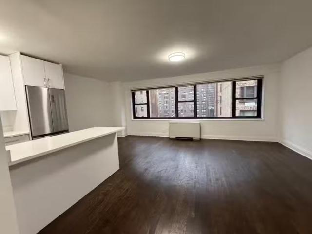 2 Bedrooms at 405 East 56th Street for $6,500 by Adira Halley