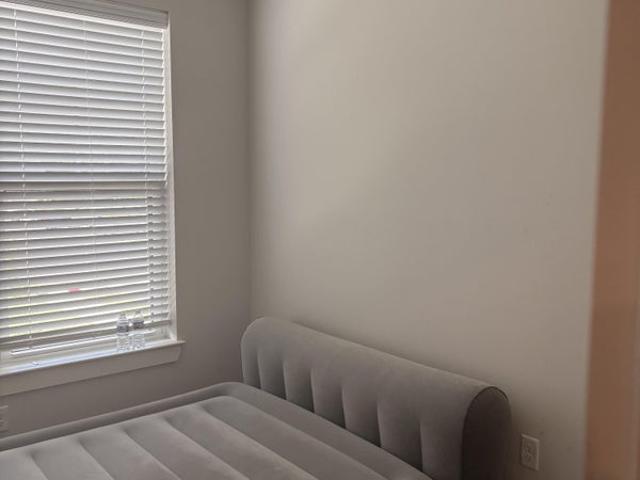 2 Bedrooms Available 4 Rent in a share 3 bed apt