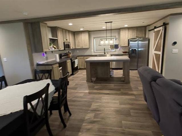 2 bedrooms available [airport area]