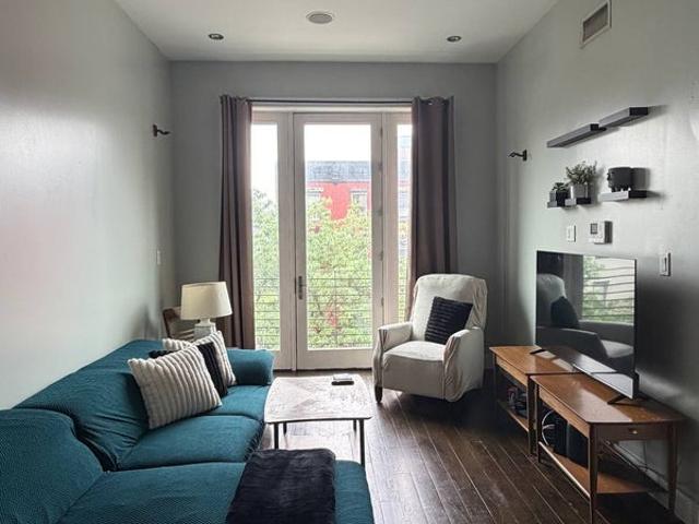 2 Bedrooms Available in a 3 Bed / 1 Bath Duplex Ap