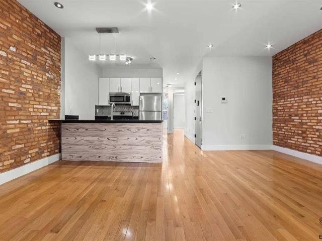 2 bedrooms available in Bushwick