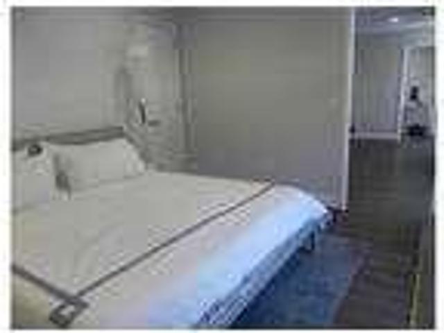 2 bedrooms Apartment This Top Floor luxurious Rental Residence Boasts
