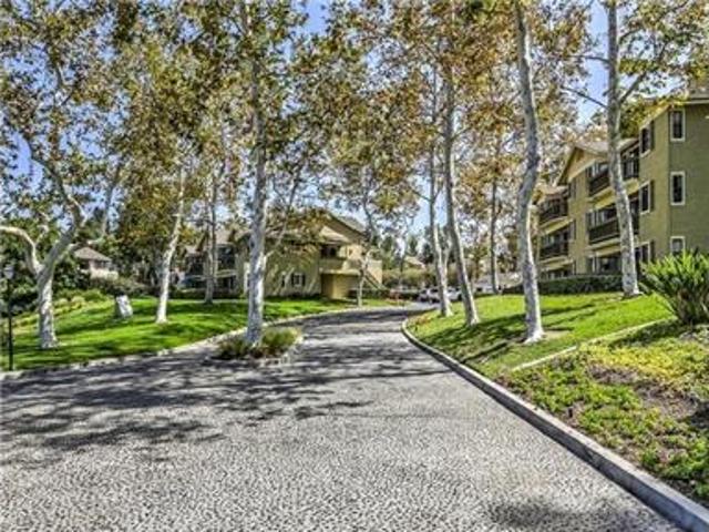 2 bedrooms Apartment in Carlsbad. Parking Available!