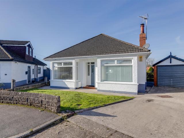 2 Bedrooms Bungalow Detached To Let