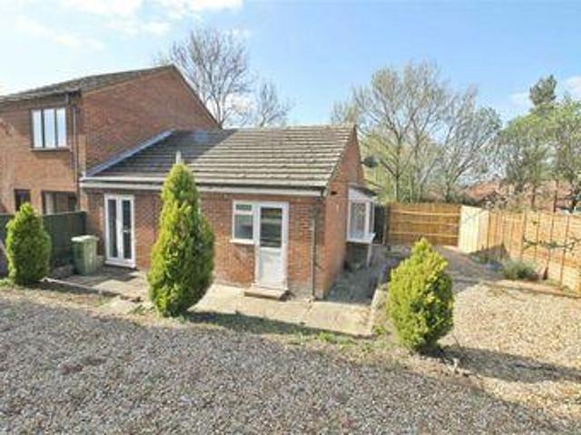 2 Bedrooms Bungalow for rent in Blackmoor Gate, Furzton, Milton Keynes MK4