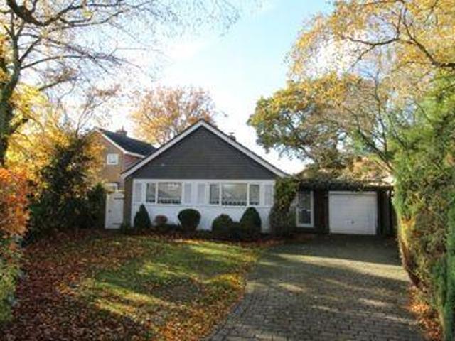 2 Bedrooms Bungalow for rent in Carleton Close, Hook RG27