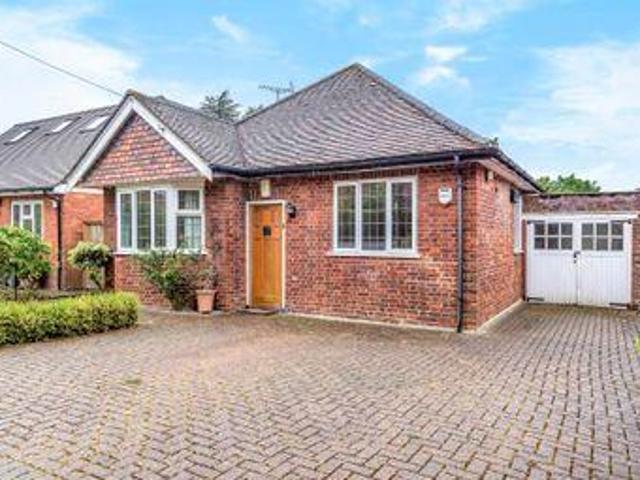 2 Bedrooms Bungalow for rent in Highfield Crescent, Northwood HA6