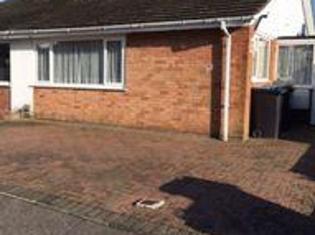 2 Bedrooms Bungalow for rent in Sleigh Road, Sturry, Canterbury CT2