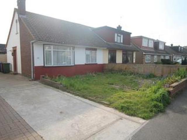 2 Bedrooms Bungalow for rent in Wheatley Road, Corringham SS17