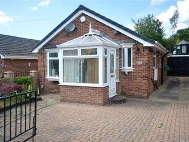 2 Bedrooms Bungalow for sale in Abbeydale Oval, Kirkstall, Leeds LS5