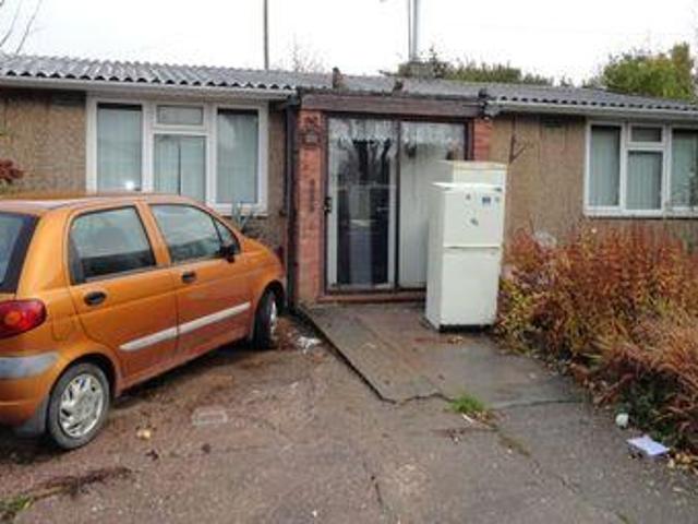 2 Bedrooms Bungalow for sale in Arnhem Road, Willenhall, West Midlands WV13