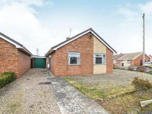 2 Bedrooms Bungalow for sale in Bracken Close, Worcester, Worcestershire WR2