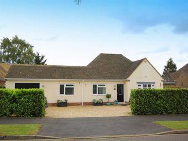 2 Bedrooms Bungalow for sale in Colton Road, Shrivenham, Wiltshire SN6
