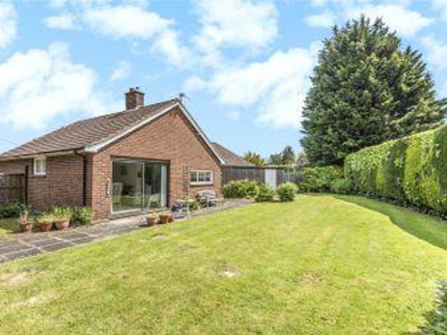 2 Bedrooms Bungalow for sale in Combermere Close, Windsor, Berkshire SL4