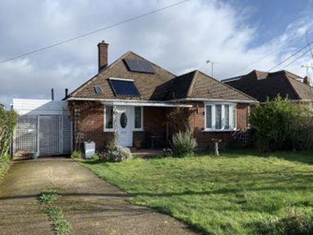 2 Bedrooms Bungalow for sale in Ferniefields, High Wycombe HP12