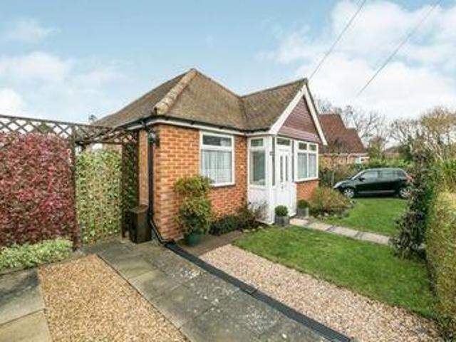 2 Bedrooms Bungalow for sale in Guildford, Surrey, United Kingdom GU2