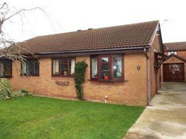 2 Bedrooms Bungalow for sale in Gainsborough Avenue, Lostock Hall, Preston, Lancashire PR5