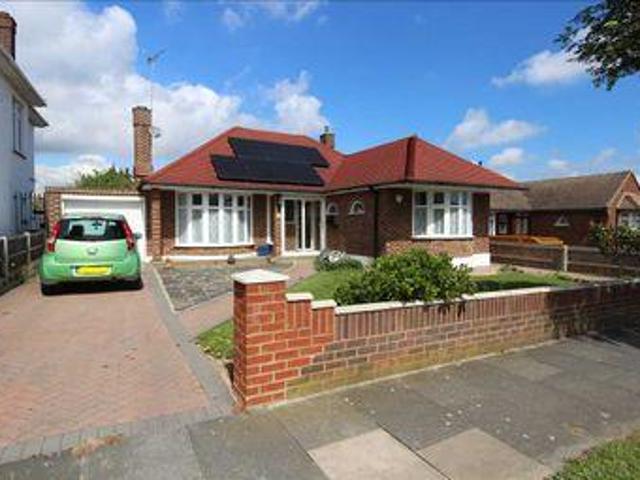 2 Bedrooms Bungalow for sale in Glynde Way, Southend On Sea SS2