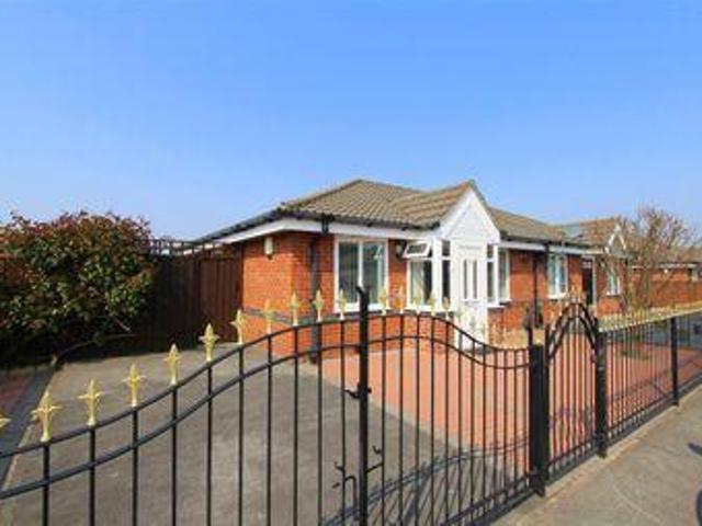 2 Bedrooms Bungalow for sale in Gray Grove, Huyton, Liverpool L36
