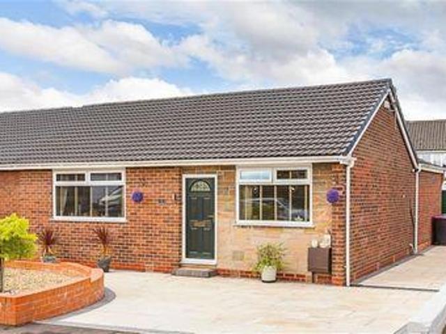 2 Bedrooms Bungalow for sale in Hutton Avenue, Worsley, Manchester M28