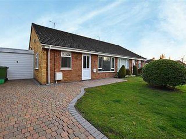 2 Bedrooms Bungalow for sale in Kentmere Close, Cheltenham, Gloucestershire GL51