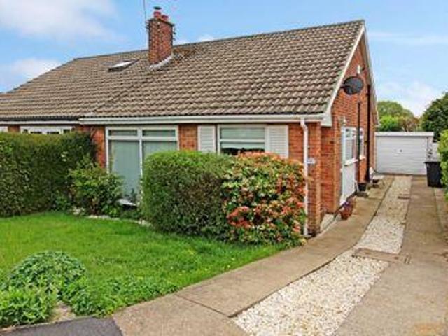 2 Bedrooms Bungalow for sale in Linton Close, Leeds LS17