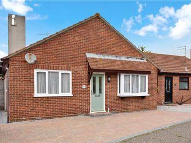 2 Bedrooms Bungalow for sale in Litchfield Close, Clacton On Sea, Essex CO15