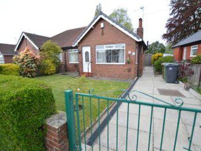 2 Bedrooms Bungalow for sale in Pendas Walk, Leeds, West Yorkshire LS15