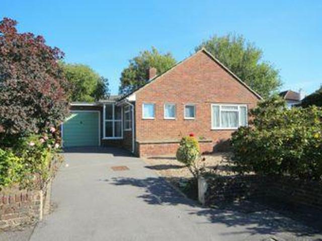 2 Bedrooms Bungalow for sale in Queensway, Horsham RH13