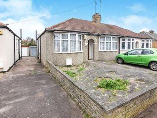 2 Bedrooms Bungalow for sale in Rush Green, Romford, United Kingdom RM7