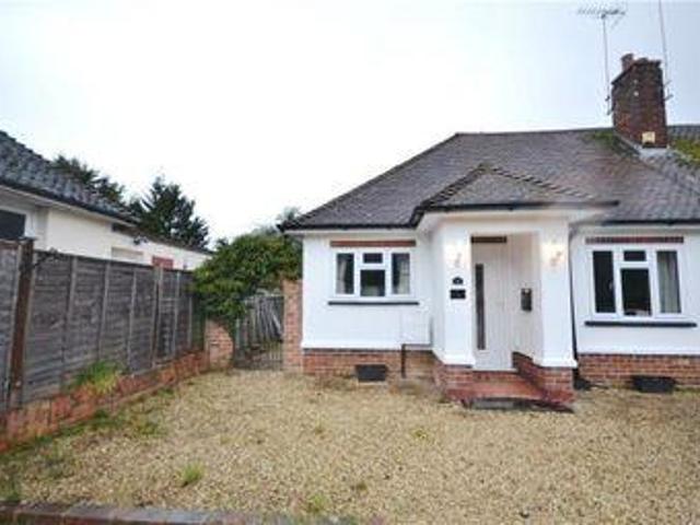 2 Bedrooms Bungalow for sale in Rectory Road, Hook RG27