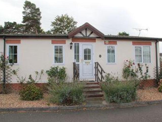 2 Bedrooms Bungalow for sale in The Pines Orchards Residential Park, Langley, Slough SL3