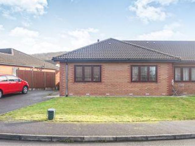 2 Bedrooms Bungalow for sale in Woodlands Park, Ammanford SA18