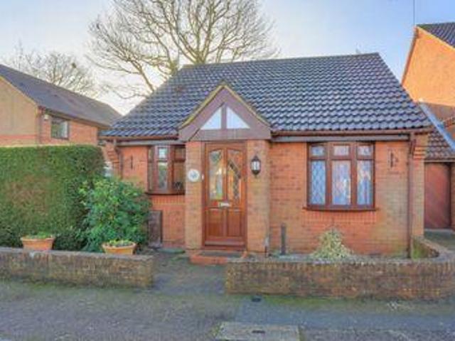 2 Bedrooms Bungalow for sale in Woodlands, Park Street, St. Albans AL2