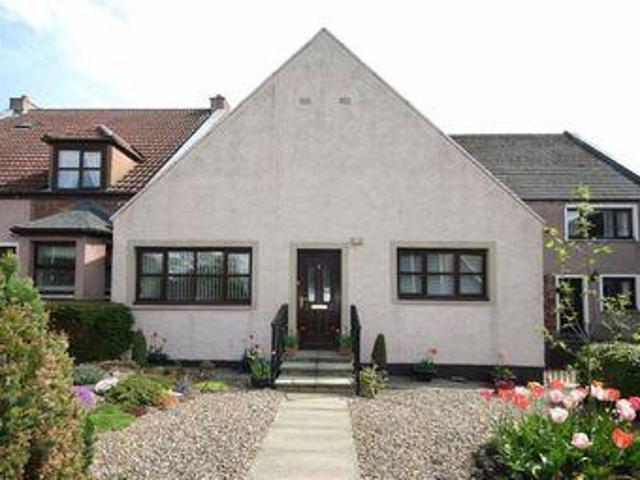 2 Bedrooms Bungalow for sale in 2, East Mill Court, East Mill Court, Strathmiglo, Fife KY14