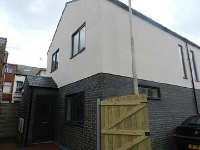 2 Bedrooms Barn conversion for rent in Back Clarendon Road, Blackpool FY1