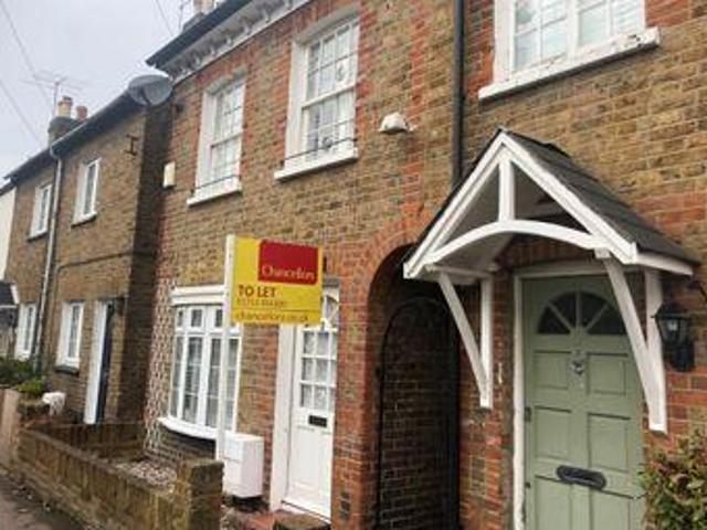 2 Bedrooms Cottage for rent in Oak Lane, Windsor SL4
