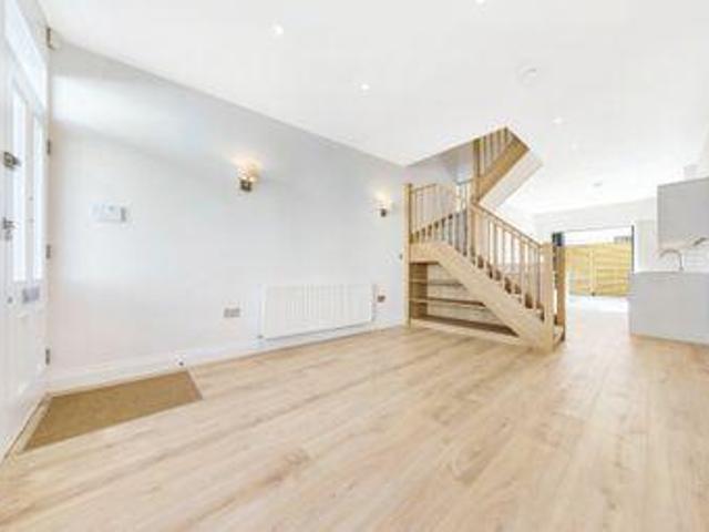 2 Bedrooms Cottage for rent in Princes Road, Richmond TW10