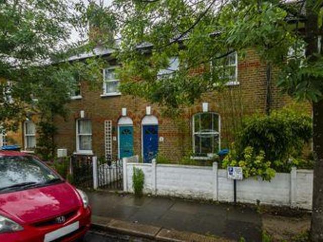 2 Bedrooms Cottage for rent in Teddington Park, Teddington TW11